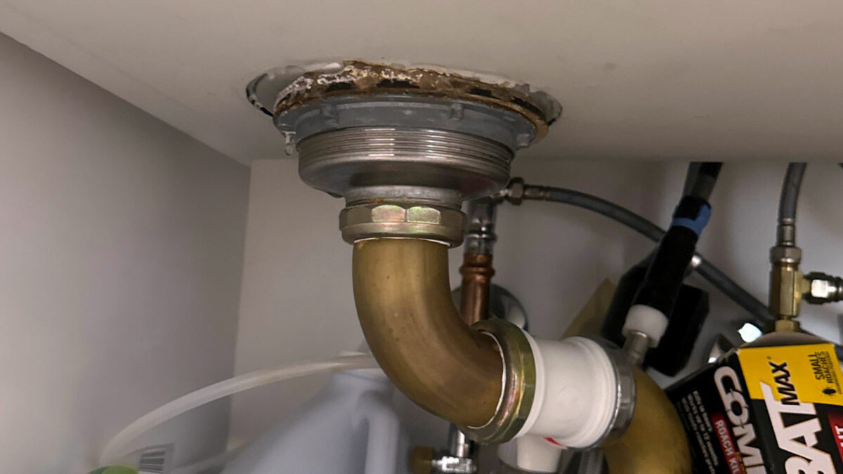 How to Remove Old, Dried Plumber's Putty (3 Proven Methods)